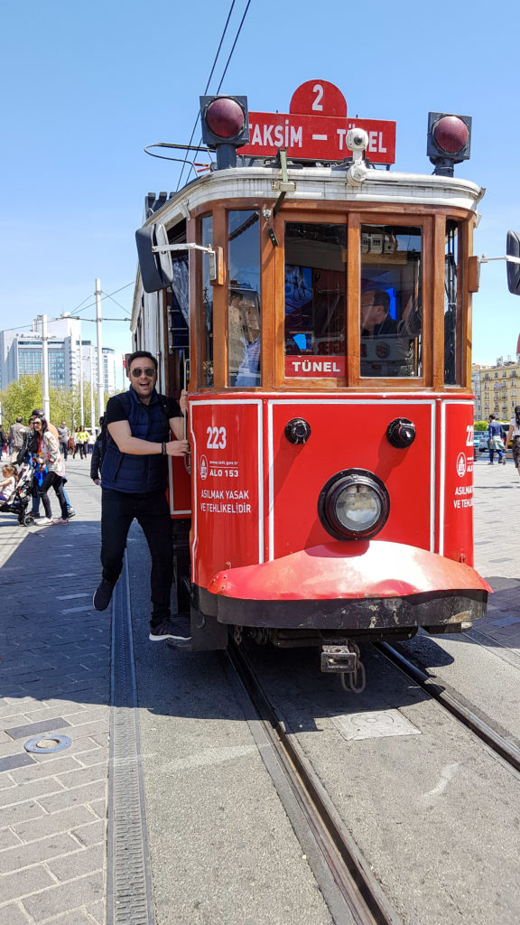 Η Μεγάλη Οδός του Πέραν, με το Νοσταλγικό Τραμ - We Love 2 Travel ...